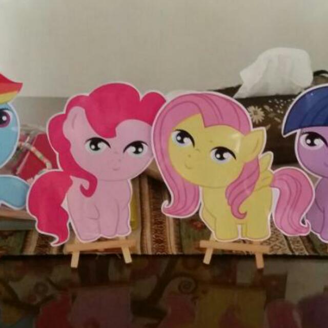 MLP My Little Pony picture stand, Hobbies & Toys, Books & Magazines ...