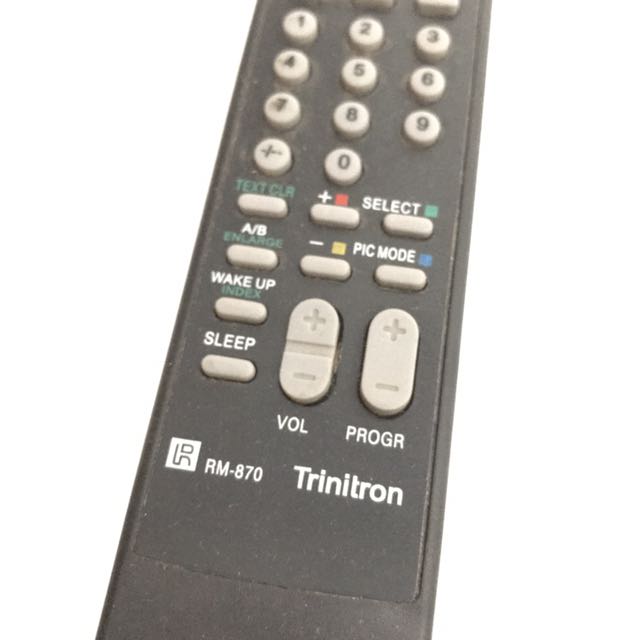 Remote TV Sony Trinitron, Elektronik, TV & Perlengkapan Hiburan di ...