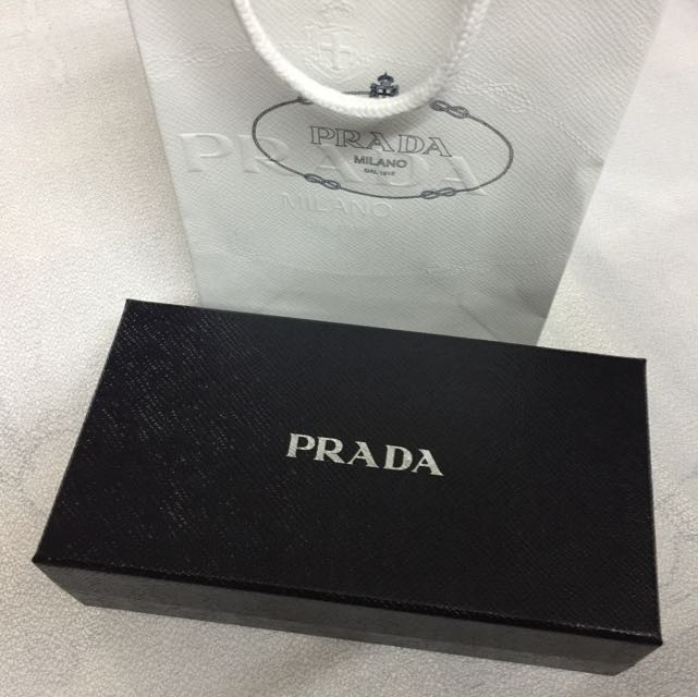 Prada Box, 名牌, 手袋及銀包 - Carousell