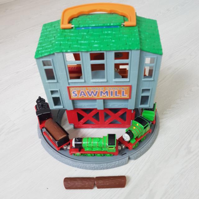 Thomas & Friends Saw Mill Train Carrier & Tomy Thomas & Friends Train ...