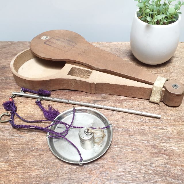 Vintage Japanese Hand Balance Scale with Wooden Box (Tenbin), Hobbies ...