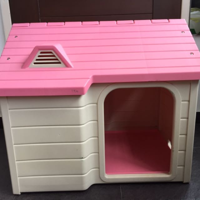 dog house, Pet Supplies, Homes & Other Pet Accessories on Carousell