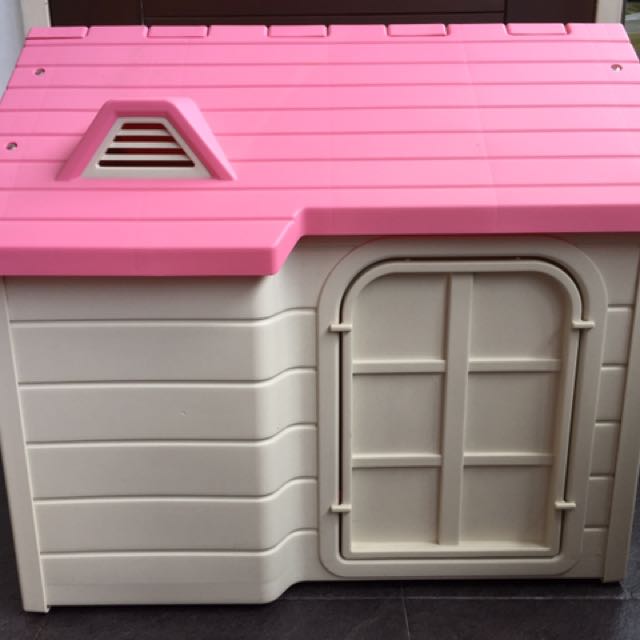 dog house, Pet Supplies, Homes & Other Pet Accessories on Carousell
