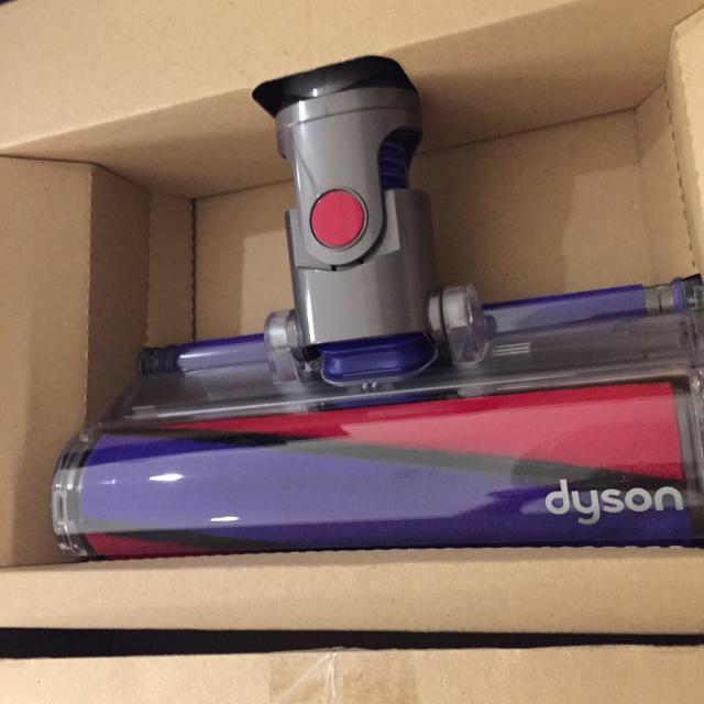 BNIB Dyson V8 Fluffy Head, TV & Home Appliances, Vacuum Cleaner ...