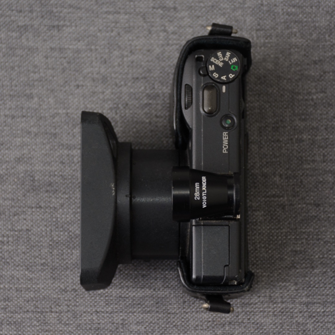 Ricoh GRD3 Camera Bundle with Case, Lens Hood, Adapter & Viewfinder ...