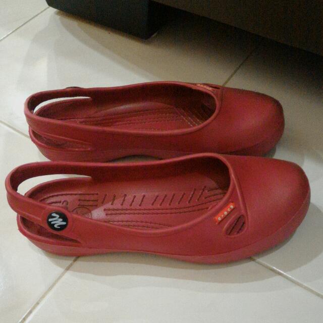 Crocs, Women's Fashion, Footwear, Sandals on Carousell
