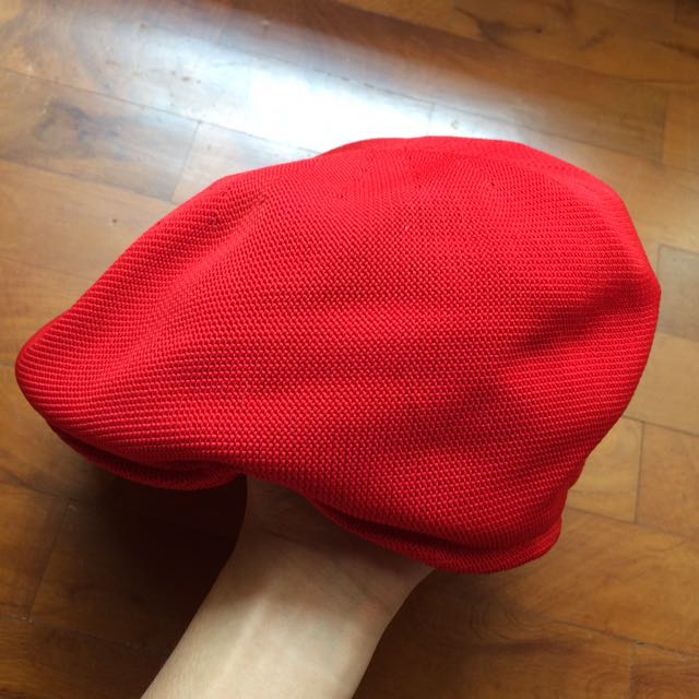 Red Flat Cap, Fesyen Wanita, Aksesoris di Carousell