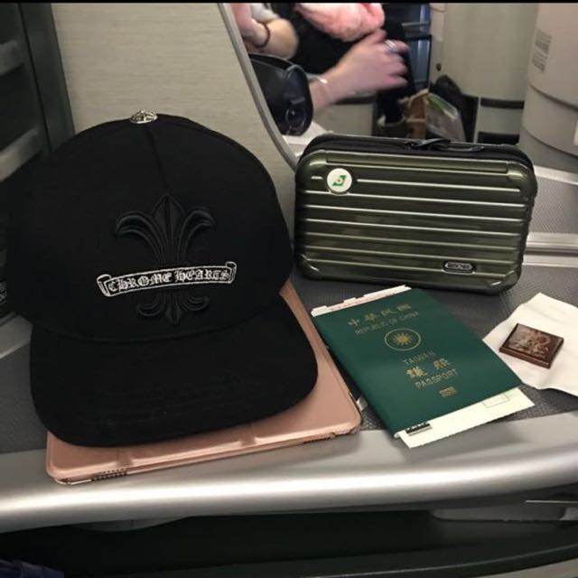 EVA Air Rimowa Toiletries Kit Authentic, Men's Fashion, Watches ...