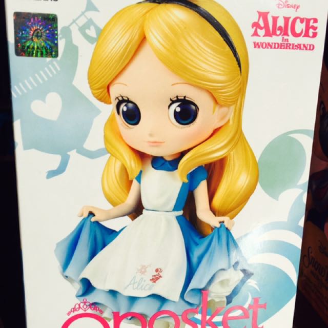最新Qposket 特別版公仔擺設[極高質][Alice + Snowwhite], 興趣及遊戲, 玩具 & 遊戲類 - Carousell