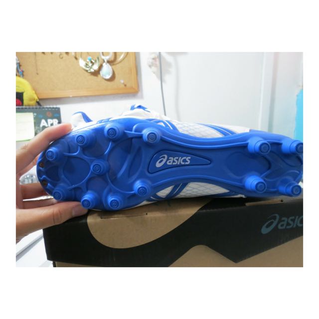 Asics Cleats, Women's Fashion, Footwear, Sneakers on Carousell