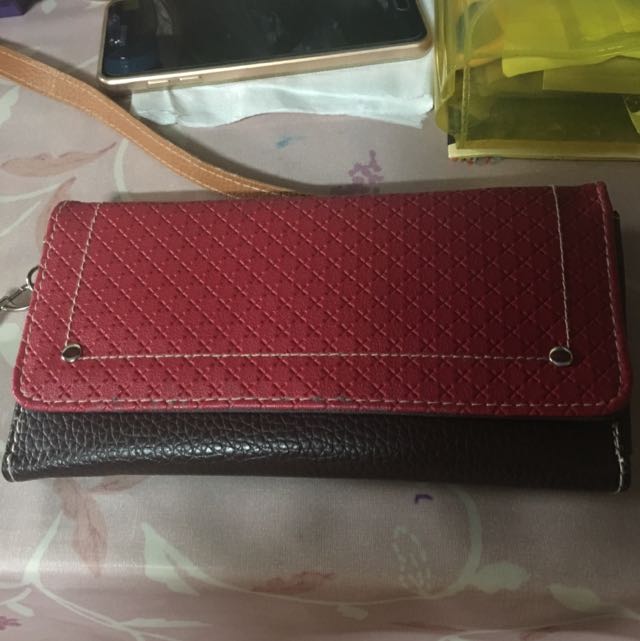 Avon Sling Wallet (good As New), Women's Fashion, Bags & Wallets ...