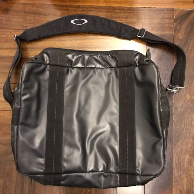 Oakley Laptop Bag, Men's Fashion, Bags, Briefcases on Carousell