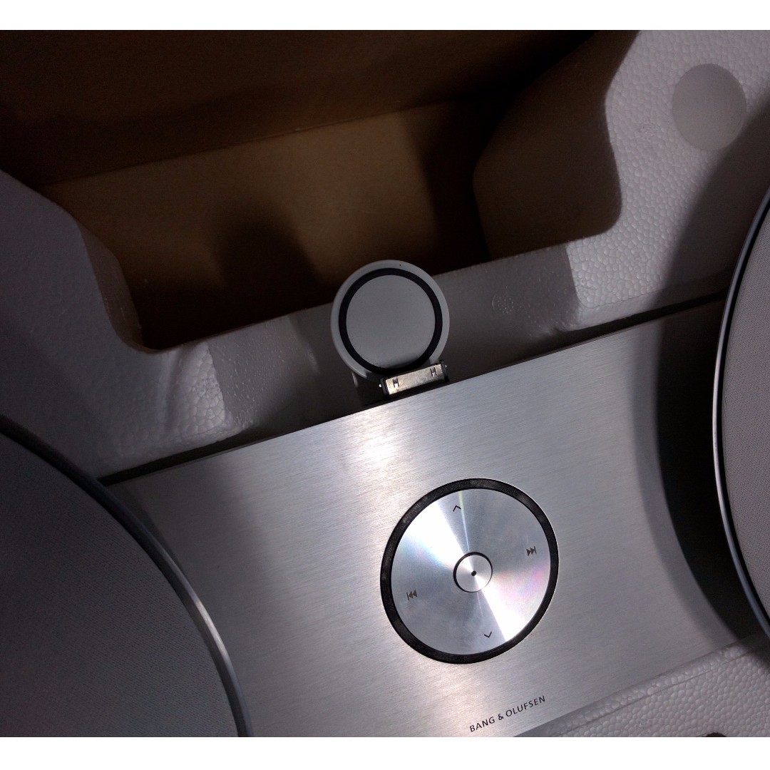 Bang and Olufsen BeoSound 8 Speaker BeoPlay A8, 興趣及遊戲, 音樂樂器 & 配件, 樂器配件 ...