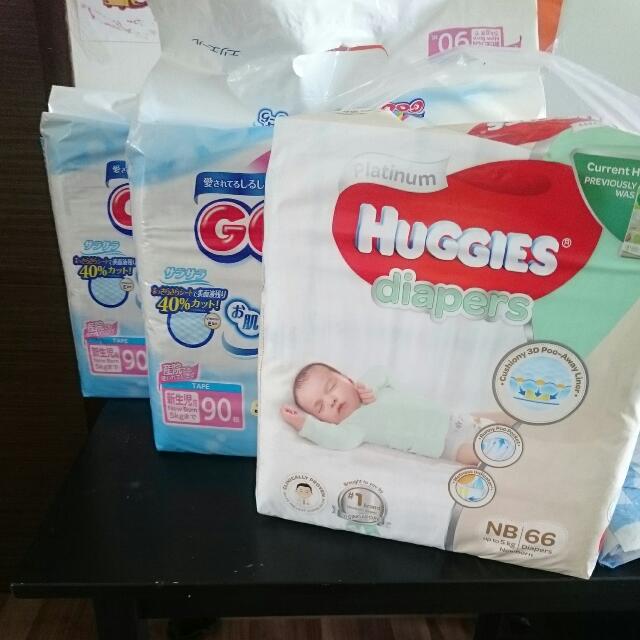 Goon Diaper (newborn) Japan Version & Huggies Platinum (newborn ...
