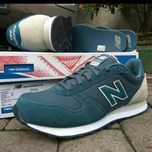 New Balance Uk 44, Fesyen Pria, Sepatu di Carousell