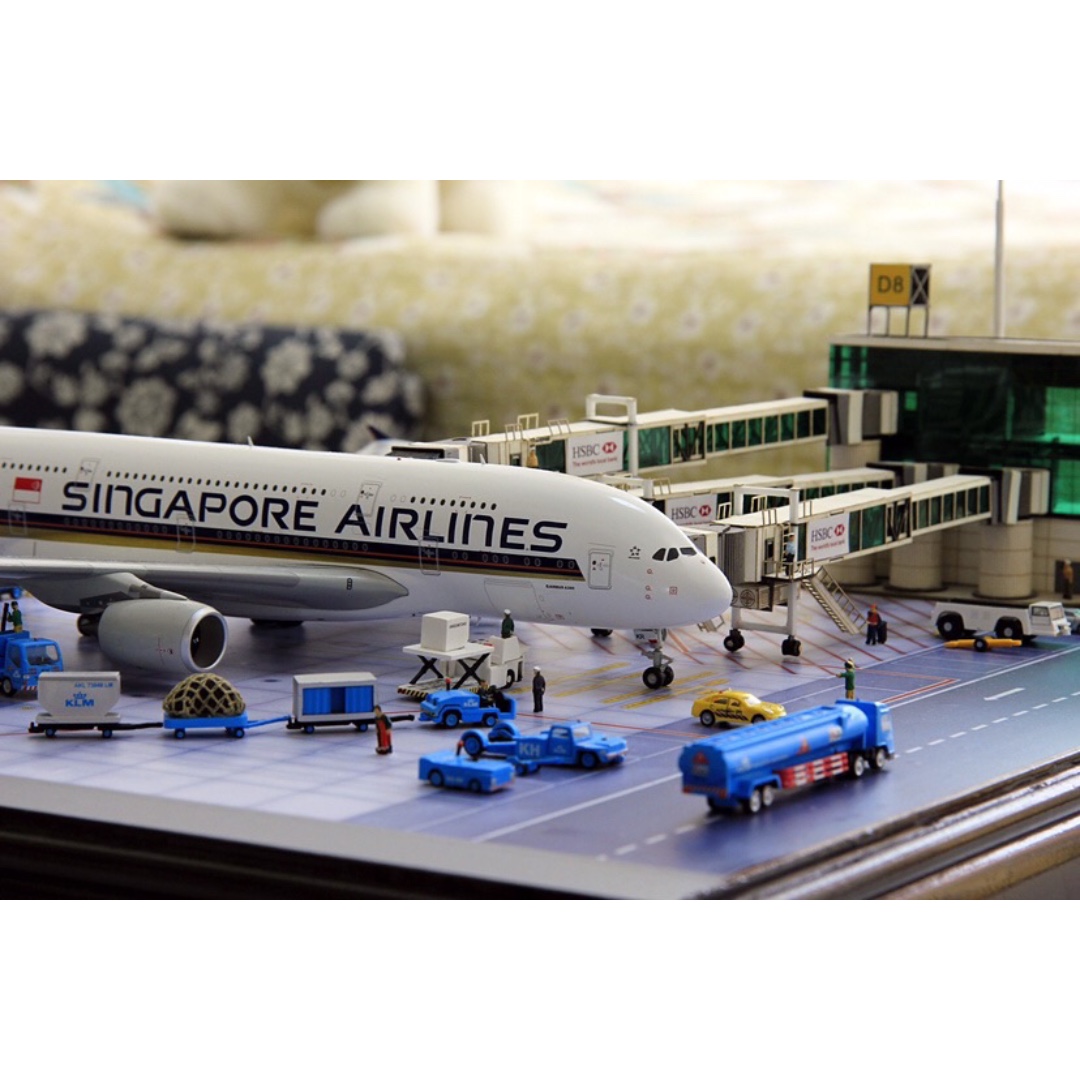 1/200 Airplane Airport Terminal And Jetway/Passenger Boarding Bridge ...