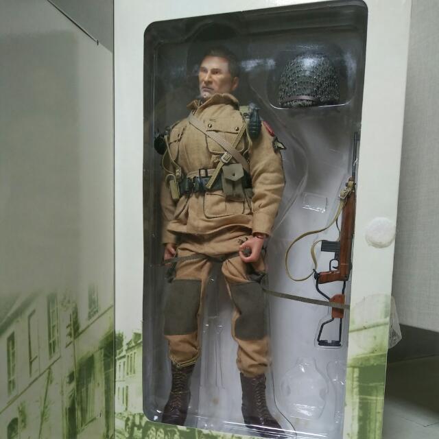 WWII 82nd Airborne Paratrooper Sergeant "Danny" Dragon Action Figure 1/ ...