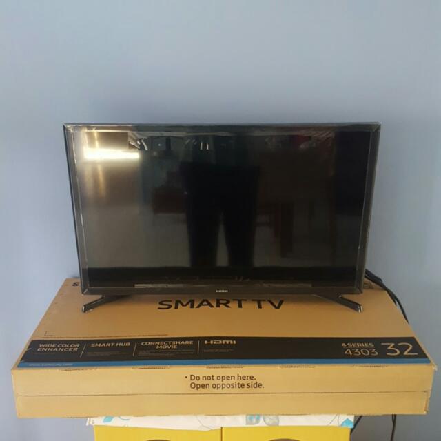 Samsung Smart TV 32" (Renov clearance) with console, TV & Home ...