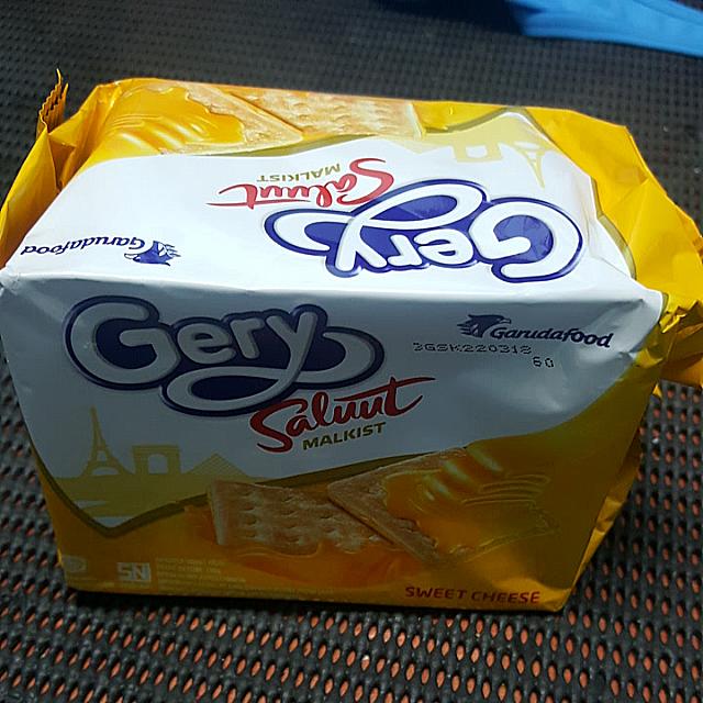 Gery Saluut Malkist Cheese Biscuit Food And Drinks Homemade Bakes On Carousell