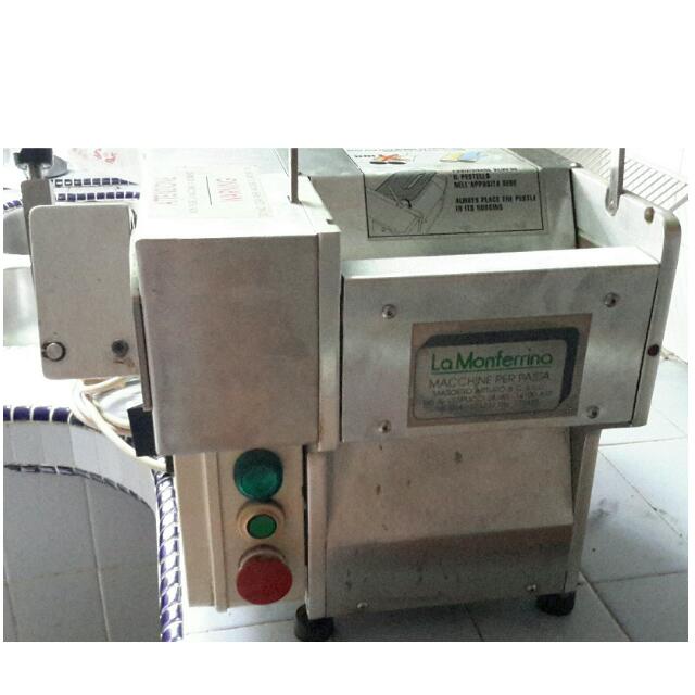 La Monferrina Pasta Machine 1 HP/750W NINA 250, TV & Home Appliances ...