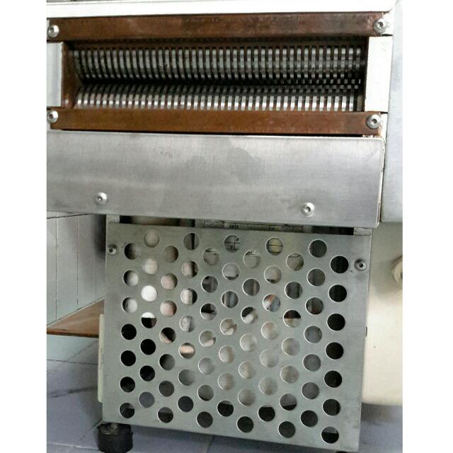 La Monferrina Pasta Machine 1 HP/750W NINA 250, TV & Home Appliances ...