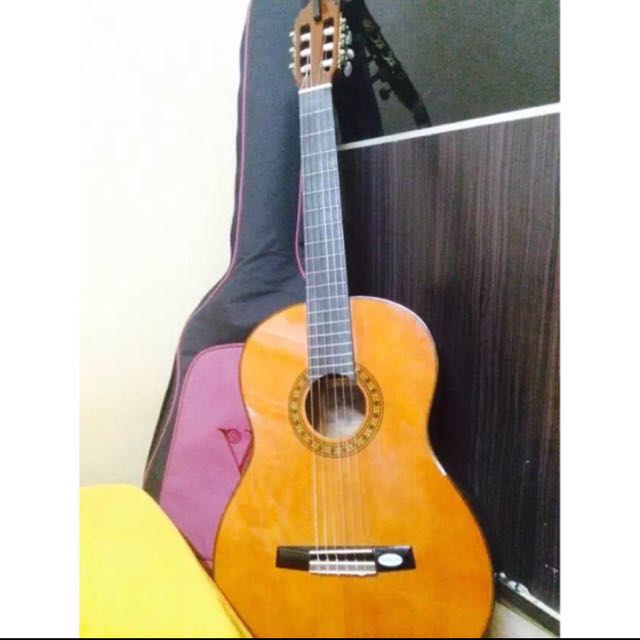 VALENCIA classical Guitar, Hobbies & Toys, Music & Media, Musical ...