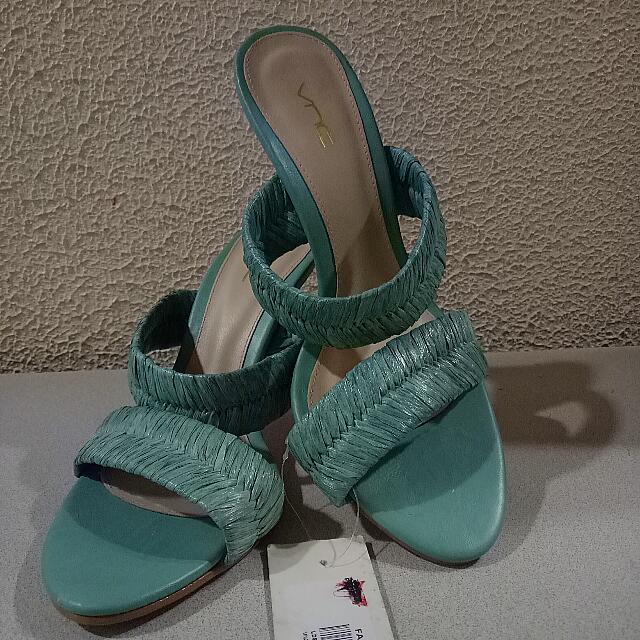 VNC, Women's Fashion, Footwear, Sneakers on Carousell