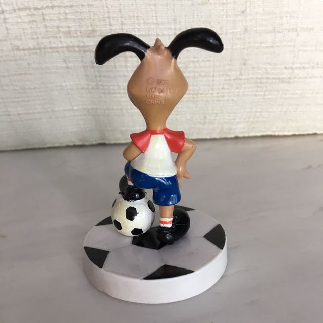 World Cup 1994 USA mascot Striker the World Cup Pup official figurine ...