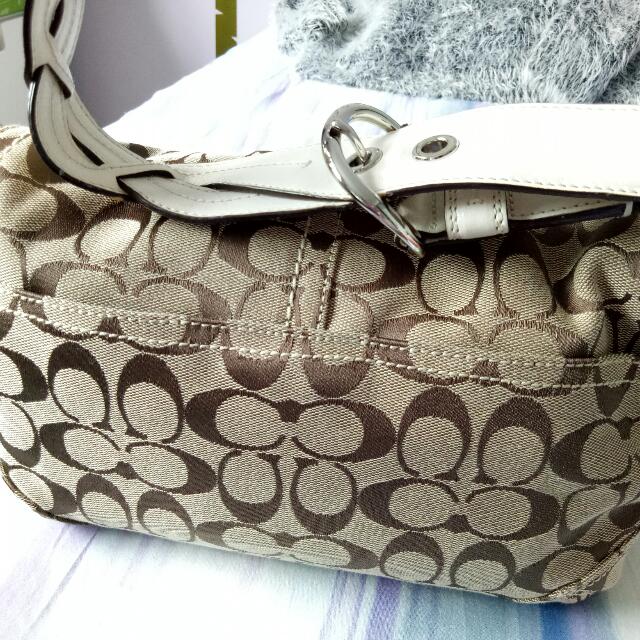 Authentic Coach Signature Handbag, Women's Fashion, Bags & Wallets ...