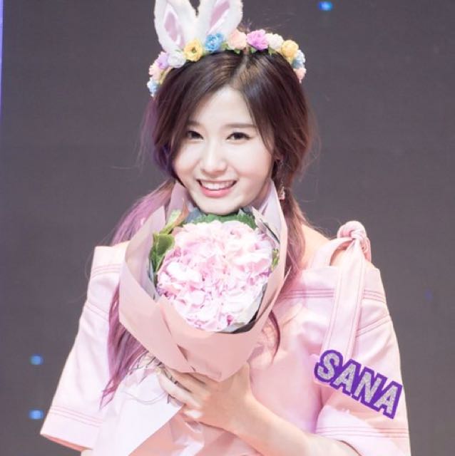 Twice Sana photocard, Hobbies & Toys, Memorabilia & Collectibles, K ...