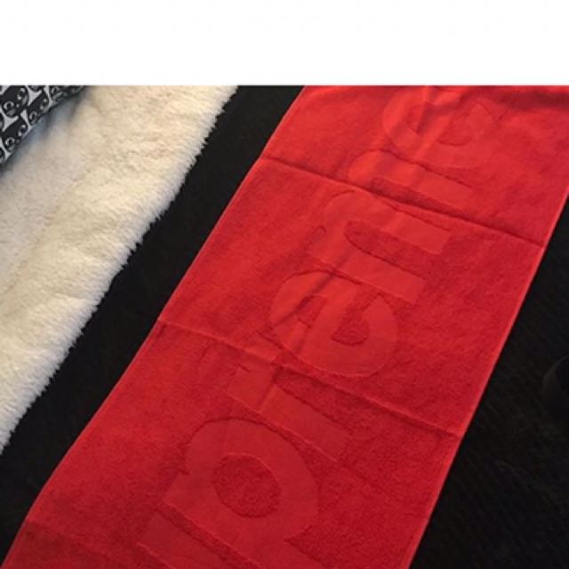 Supreme Terry Logo Hand Towel, Men's Fashion, Watches & Accessories ...