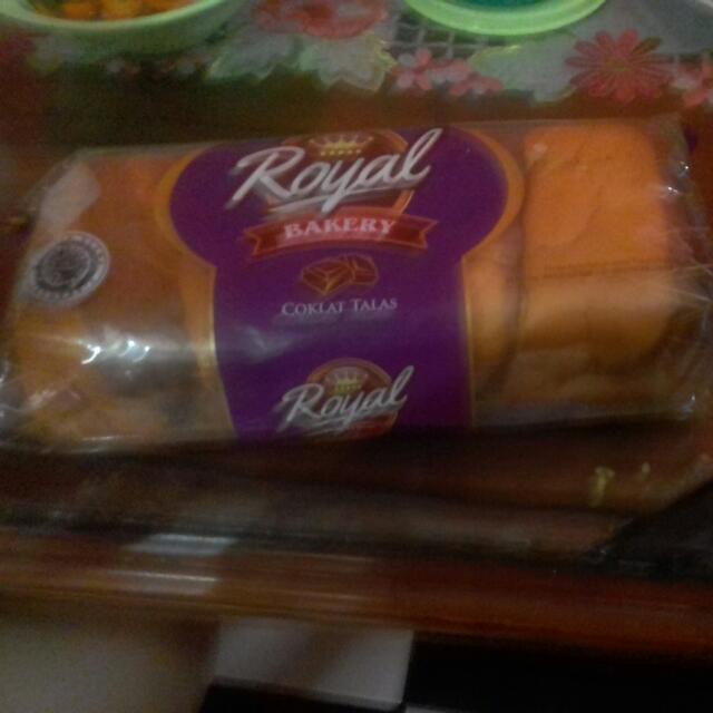 Roti Royal, Makanan & Minuman, Kue-kue di Carousell