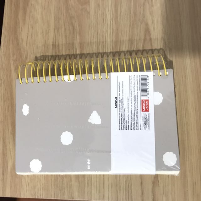 notebooks miniso, Buku & Alat Tulis, Buku di Carousell