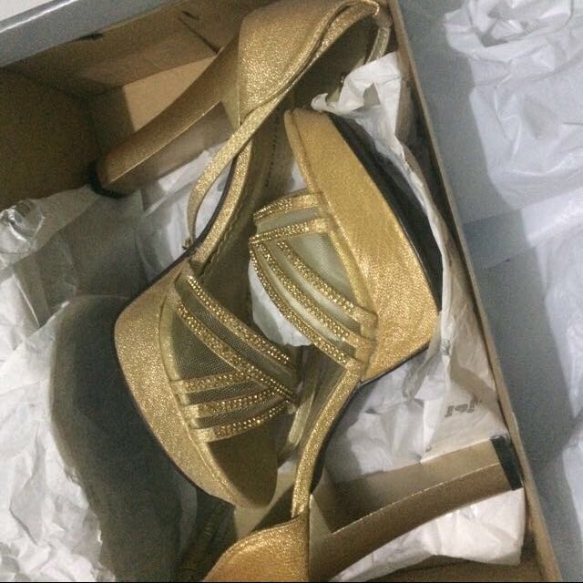 Gibi Gold Platform Heels Pumps, Women's Fashion, Footwear, Heels on ...