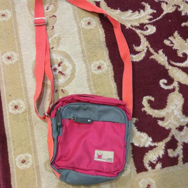 Lecaf Sling Bag, Men's Fashion, Bags, Sling Bags on Carousell