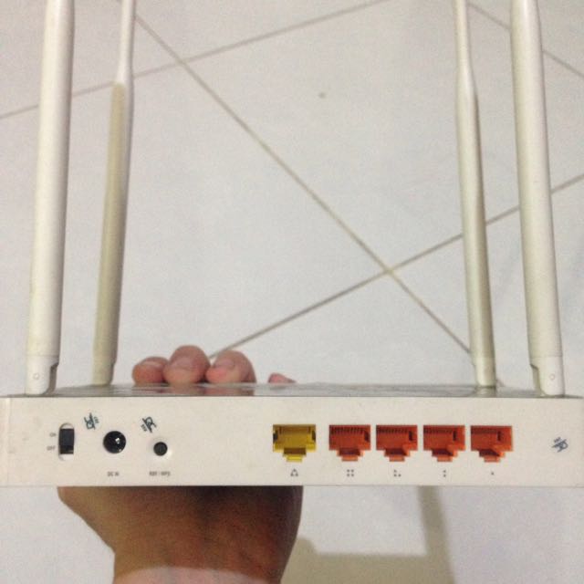 Wifi ipTime N8004R, Elektronik, Bagian Komputer & Aksesoris di Carousell