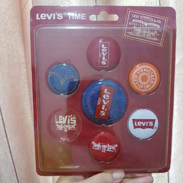 Set Of 6 Original Levi's Badges, Hobbies & Toys, Memorabilia ...