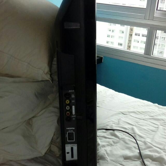 Panasonic 32 inch wall mounted TV, TV & Home Appliances, TV ...