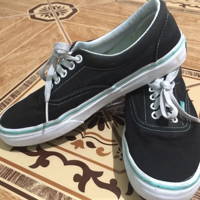 Basic Vans Shoes, Women's Fashion, Footwear, Sneakers on Carousell