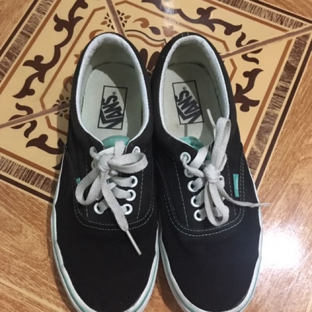 Basic Vans Shoes, Women's Fashion, Footwear, Sneakers on Carousell