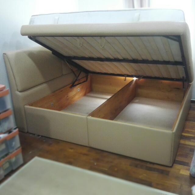 King Size Divan Bed With Hydraulic Storage, Furniture & Home Living ...