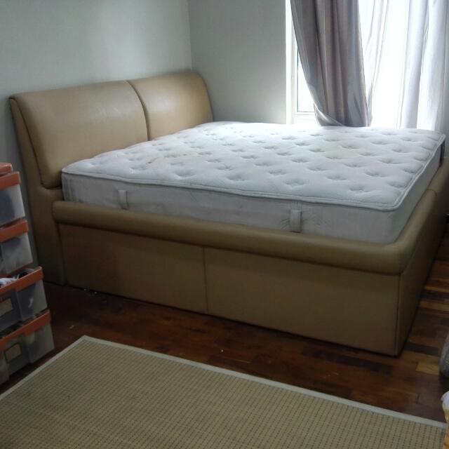 King Size Divan Bed With Hydraulic Storage, Furniture & Home Living ...