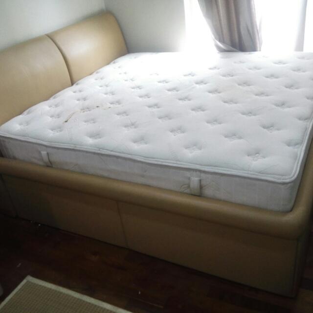 King Size Divan Bed With Hydraulic Storage, Furniture & Home Living ...