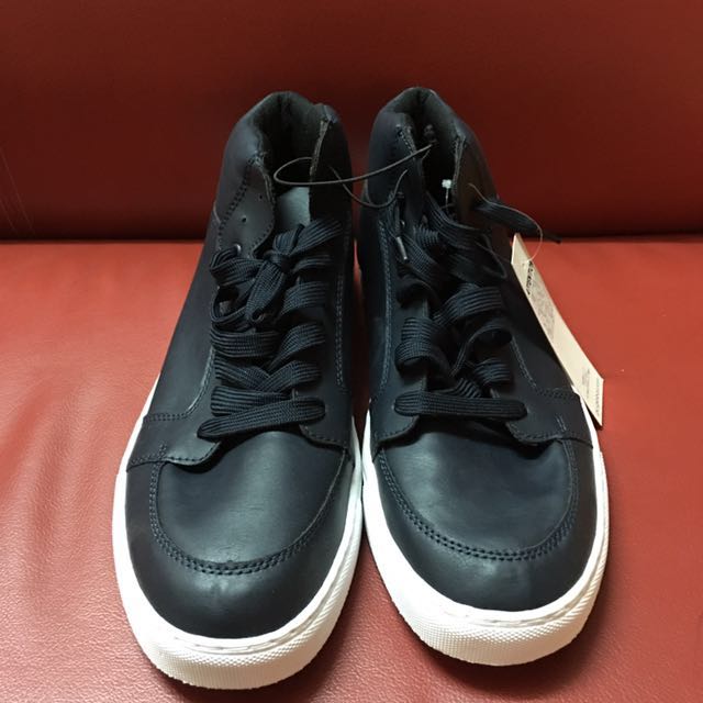 GU High Cut Shoes Japan, Men's Fashion, Footwear, Sneakers on Carousell