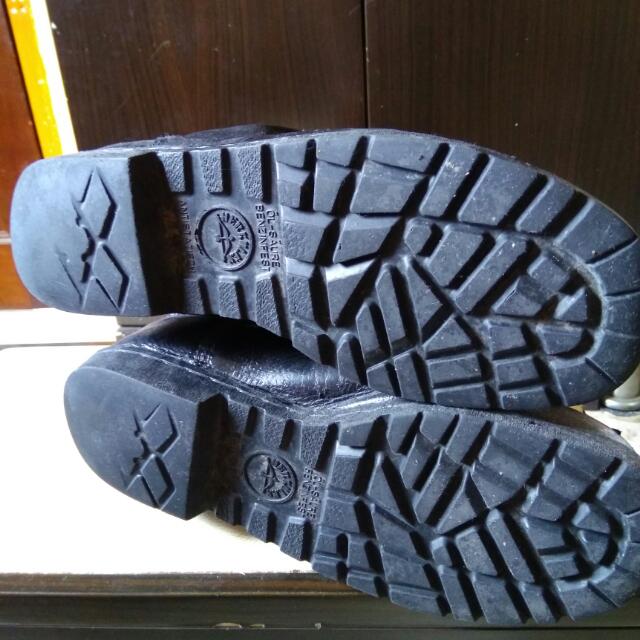 Hercules Fire Fighting Boots, Men's Fashion, Footwear, Boots on Carousell