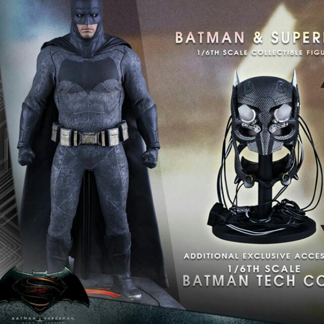 Hot Toys Batman V Superman: Batman & Superman (Tech Cowl Version ...