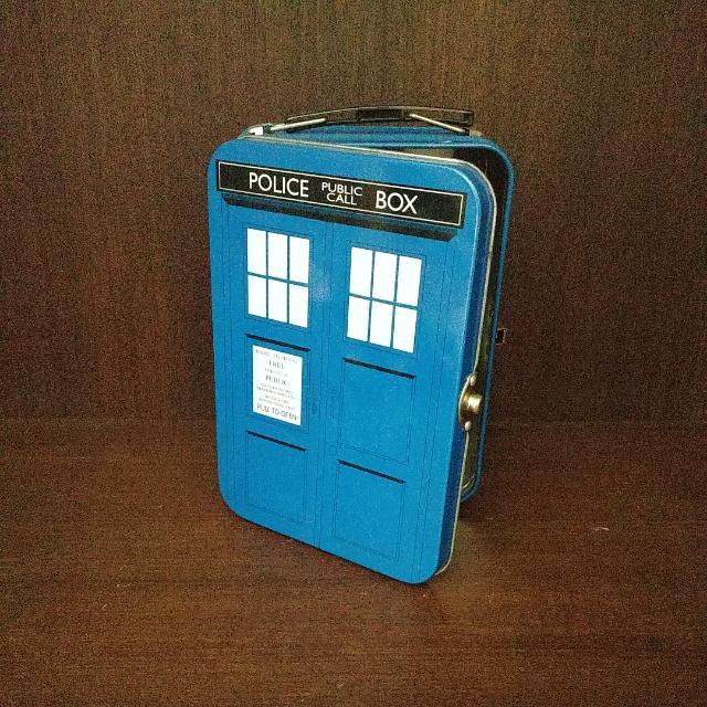 Doctor Who TARDIS Lunch box, Furniture & Home Living, Home Improvement ...