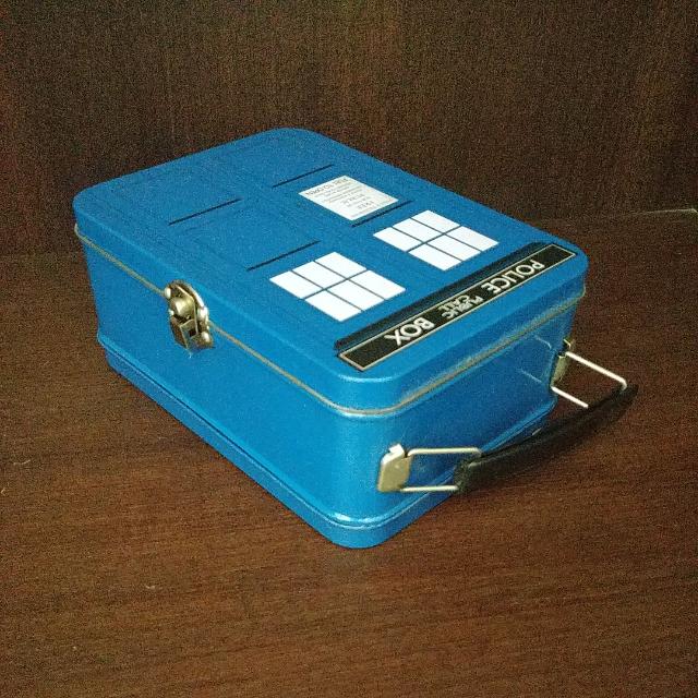 Doctor Who TARDIS Lunch box, Furniture & Home Living, Home Improvement ...