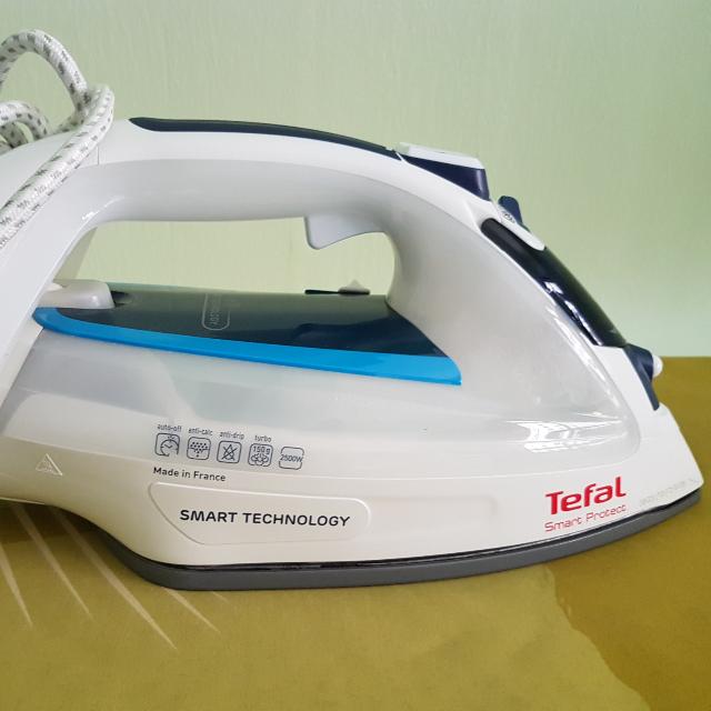 Tefal FV4970 Smart Protect Steam Iron, TV & Home Appliances, Irons ...