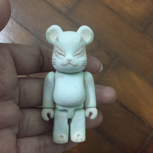 100 Man Kai Ikita Neko - Shiroi Neko - Bearbrick 100%, Hobbies & Toys ...